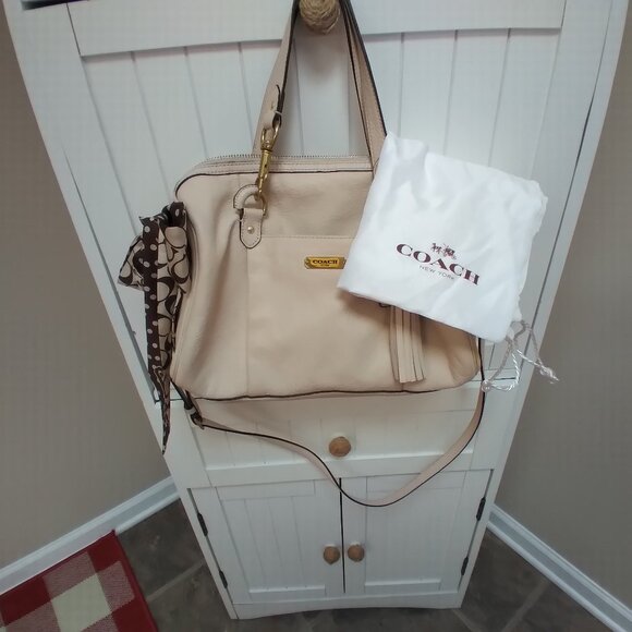 Coach | Bags | Coach Cream Leather Purse | Poshmark